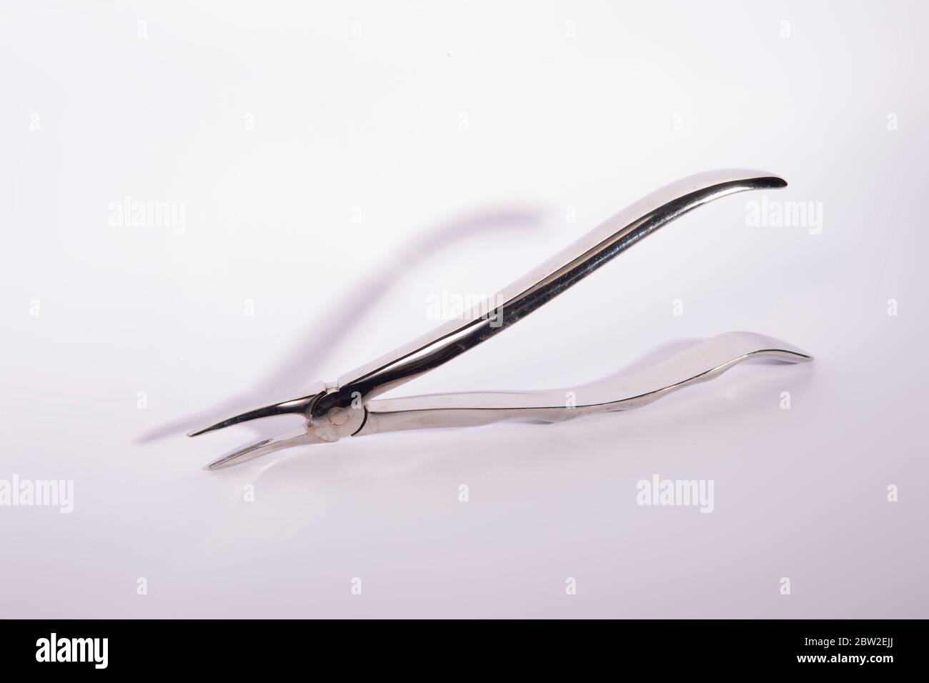 Sharp instruments hi-res stock photography and images - Alamy