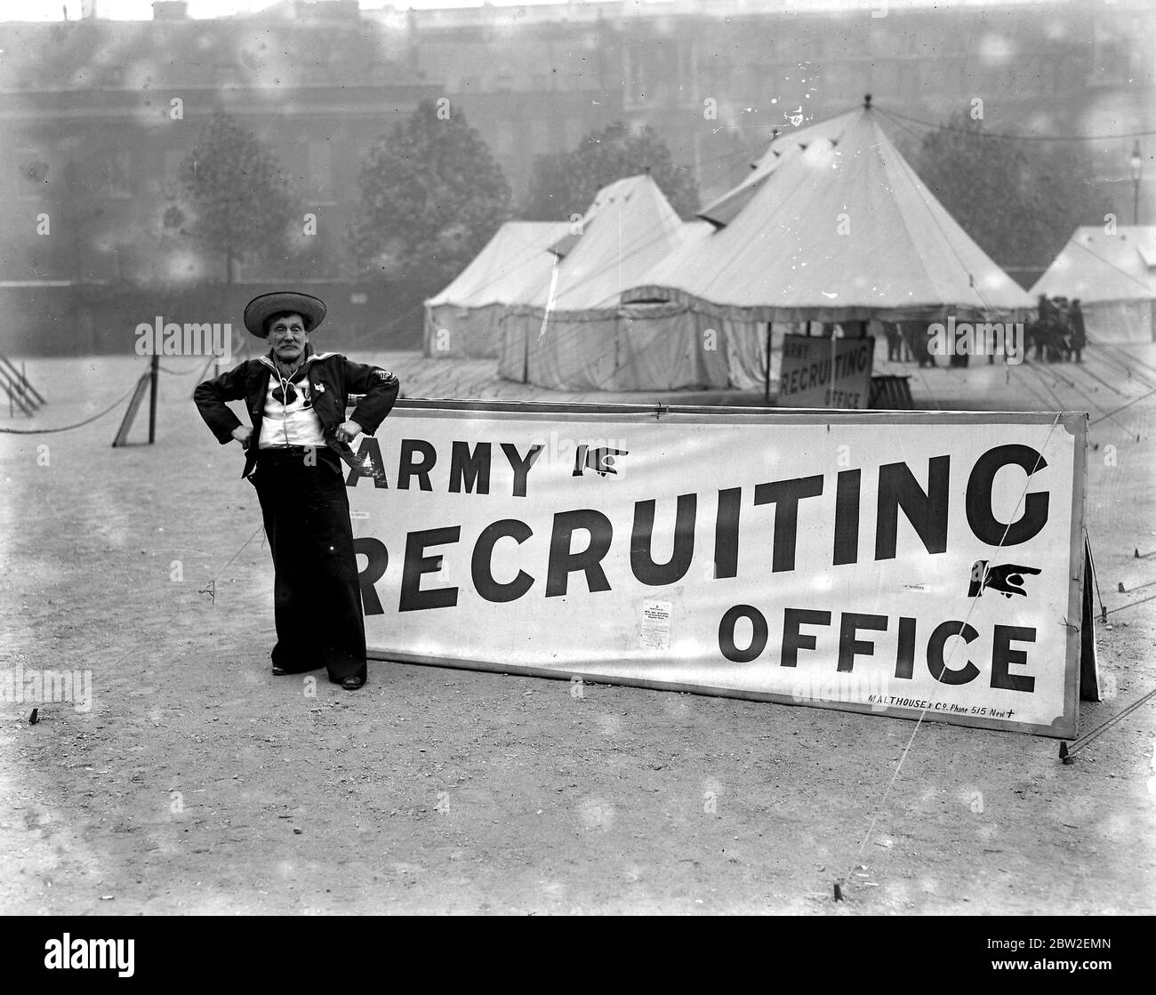 Army recruitment office hi-res stock photography and images - Alamy