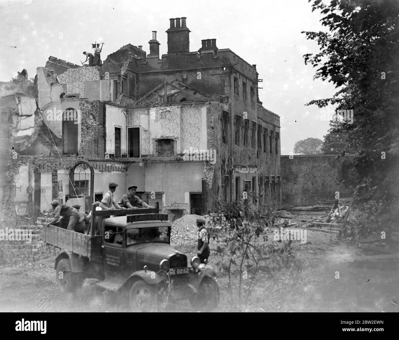 Blendon Hall being demolished. 1934 Stock Photo - Alamy