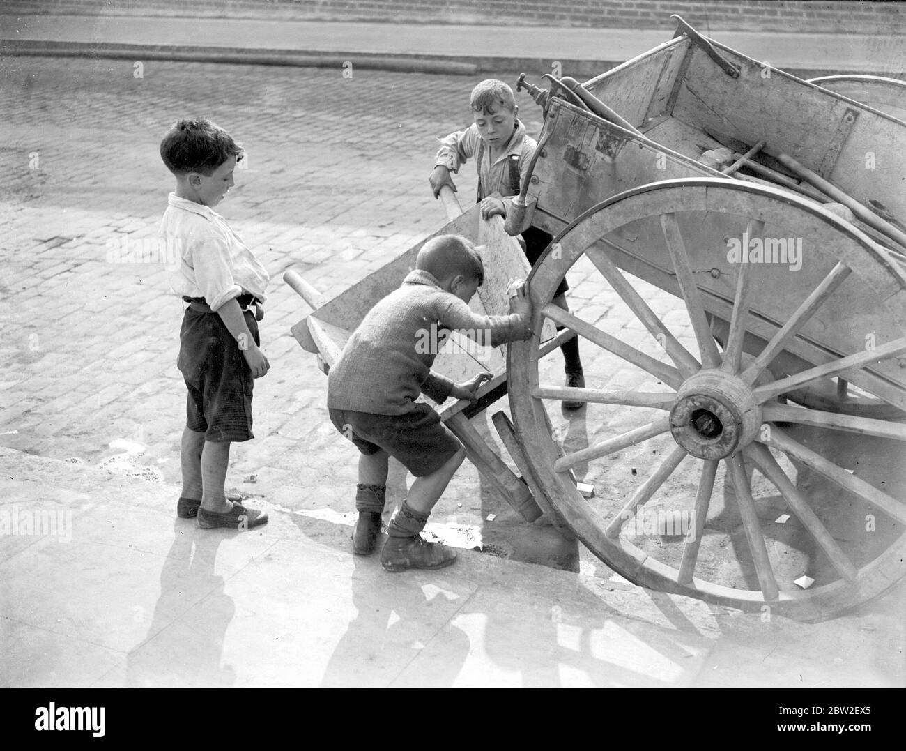 Children 1930s poverty hi-res stock photography and images - Alamy