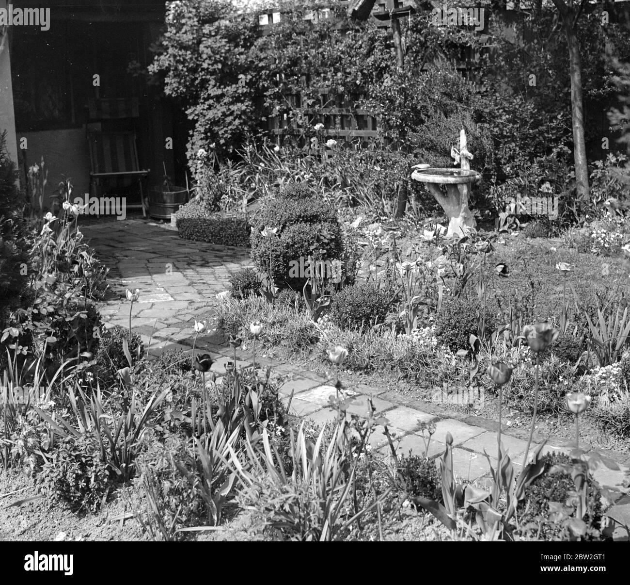 20th century garden Black and White Stock Photos & Images - Alamy