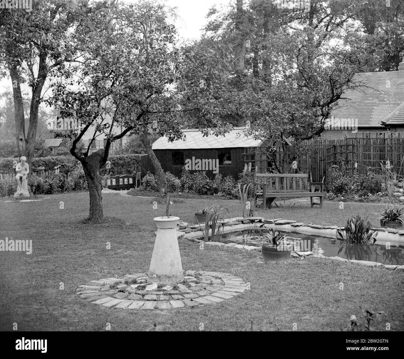 1920s garden hi-res stock photography and images - Alamy