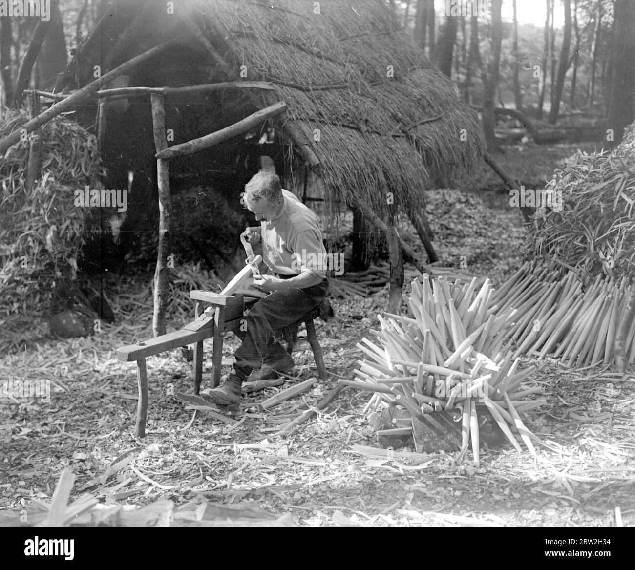The Bodgers at work in Bucks. 9 July 1920 Stock Photo - Alamy