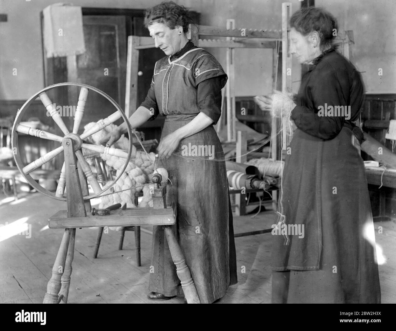 History of weaving hi-res stock photography and images - Alamy