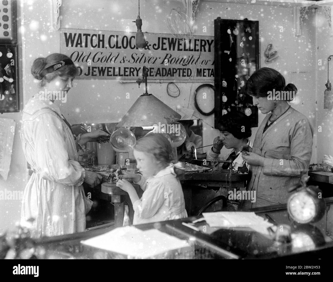 Art 1918 hi-res stock photography and images - Alamy