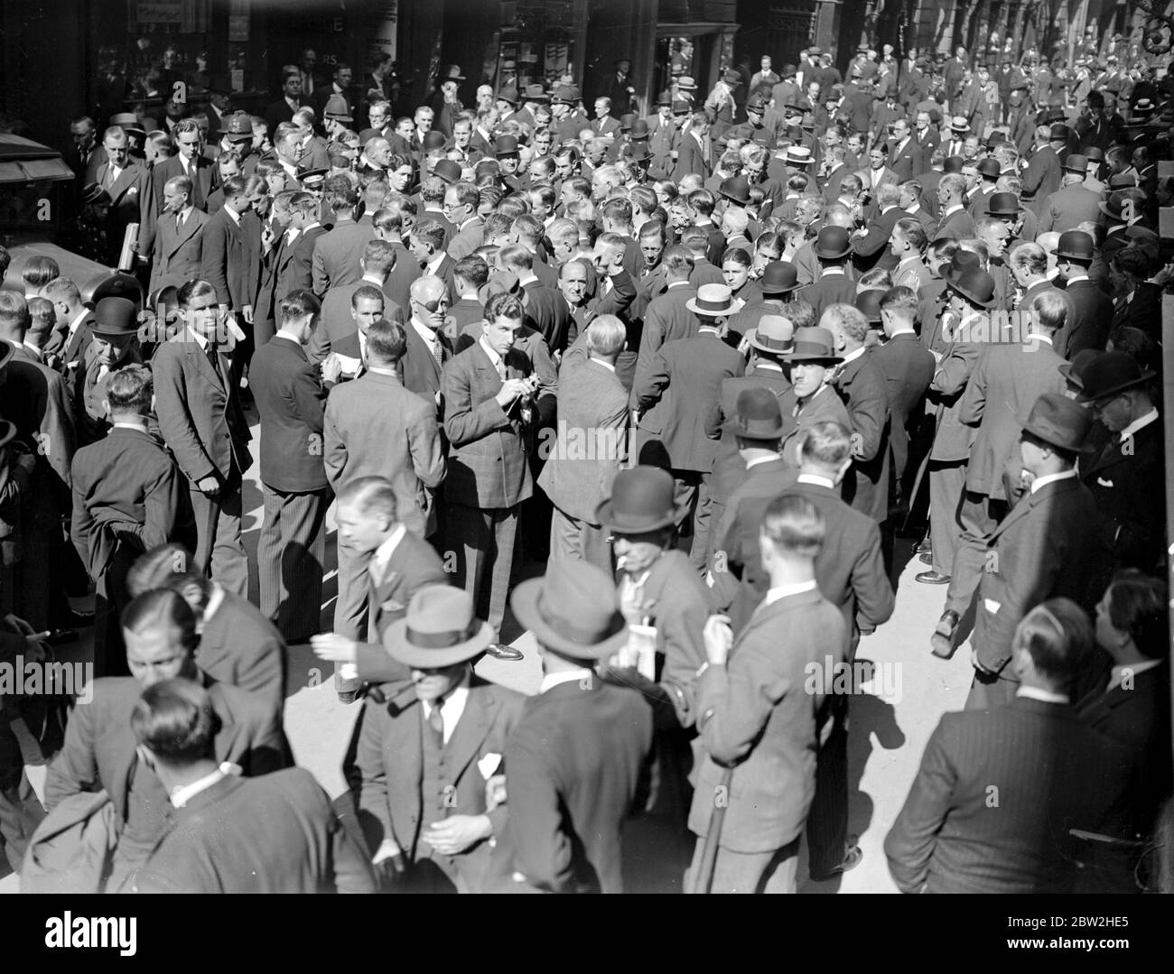 Outside the exchange hi-res stock photography and images - Alamy