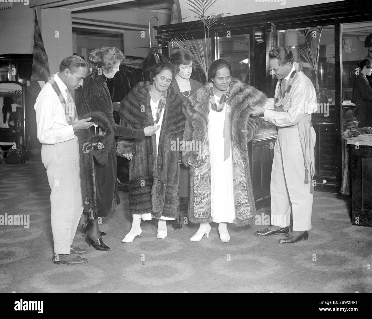 Fashion shopping london Black and White Stock Photos & Images - Alamy