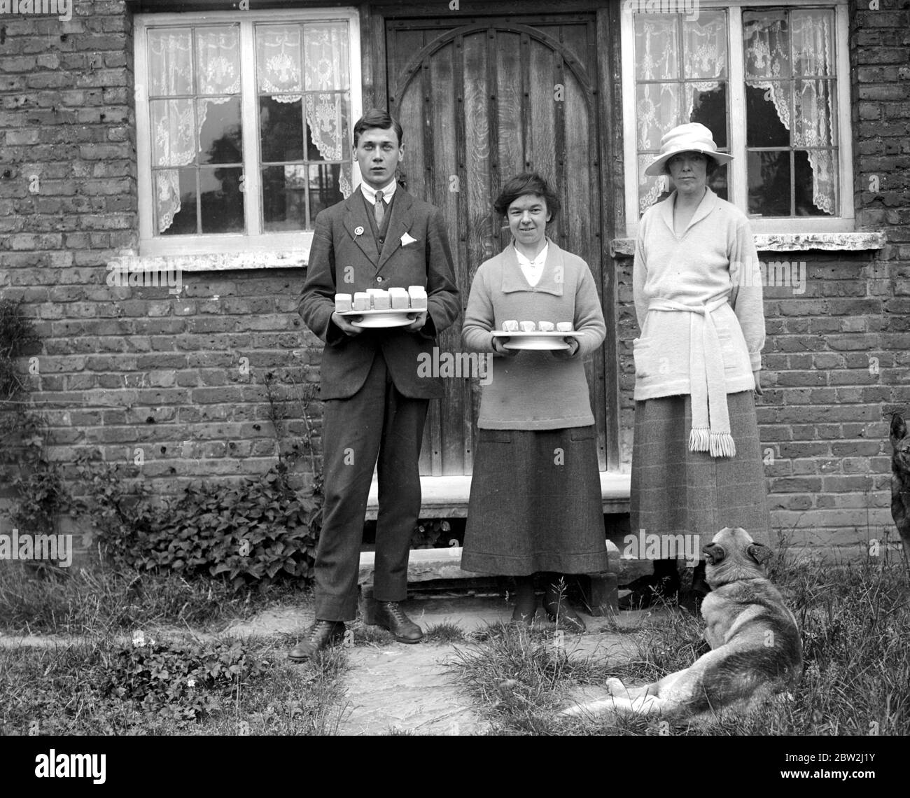 Lady Angela Forbes at her Silver Badge farm for disabled soldiers at ...