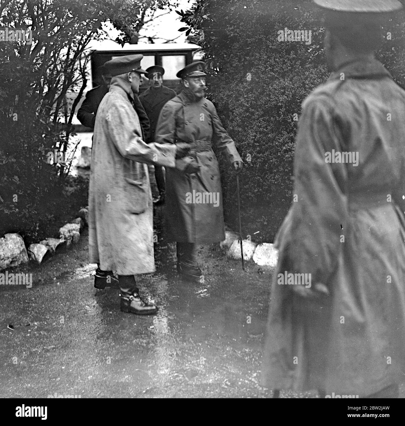 The King visits The Machine Gun Guards Training Centre. 7 May 1918 ...