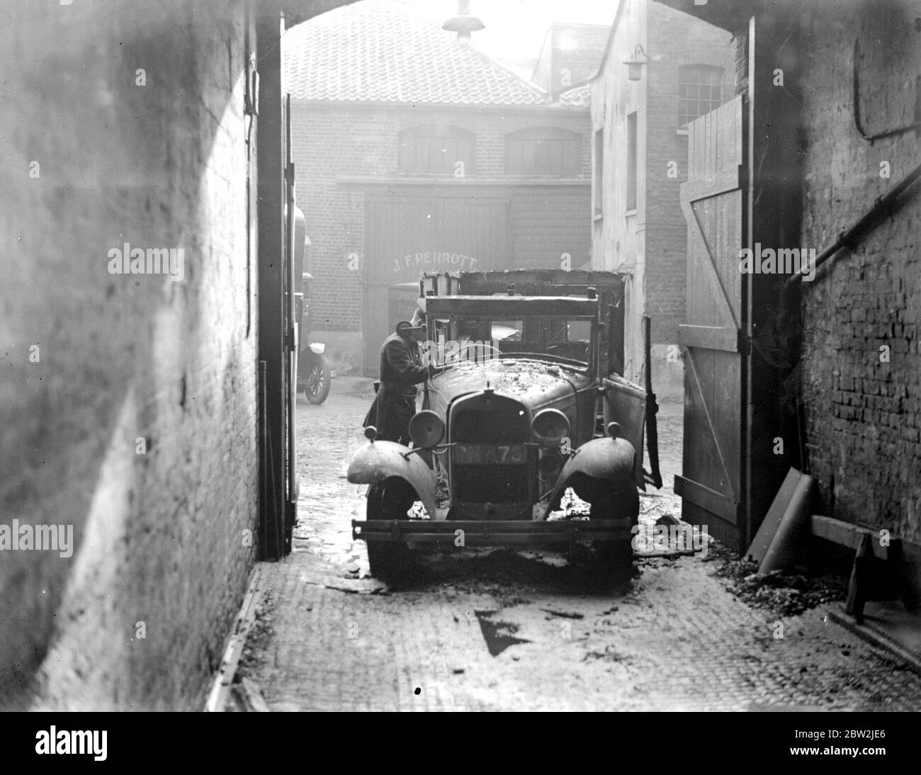 1930s garage england hi-res stock photography and images - Alamy