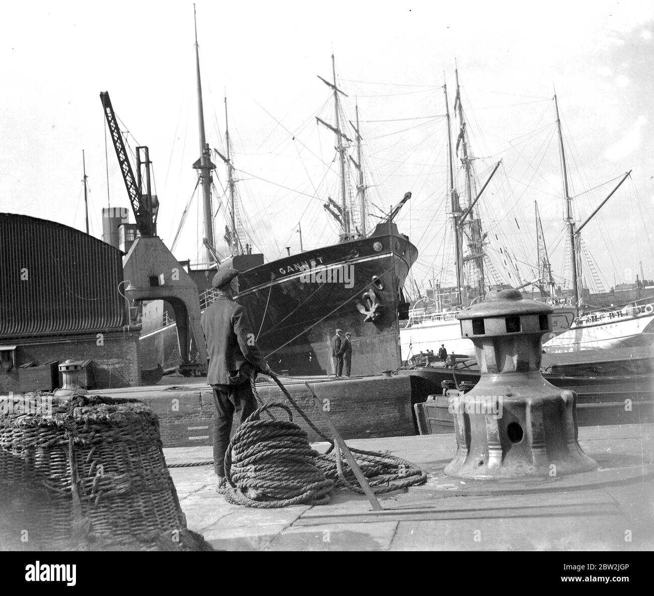 Dock worker historical hi-res stock photography and images - Alamy