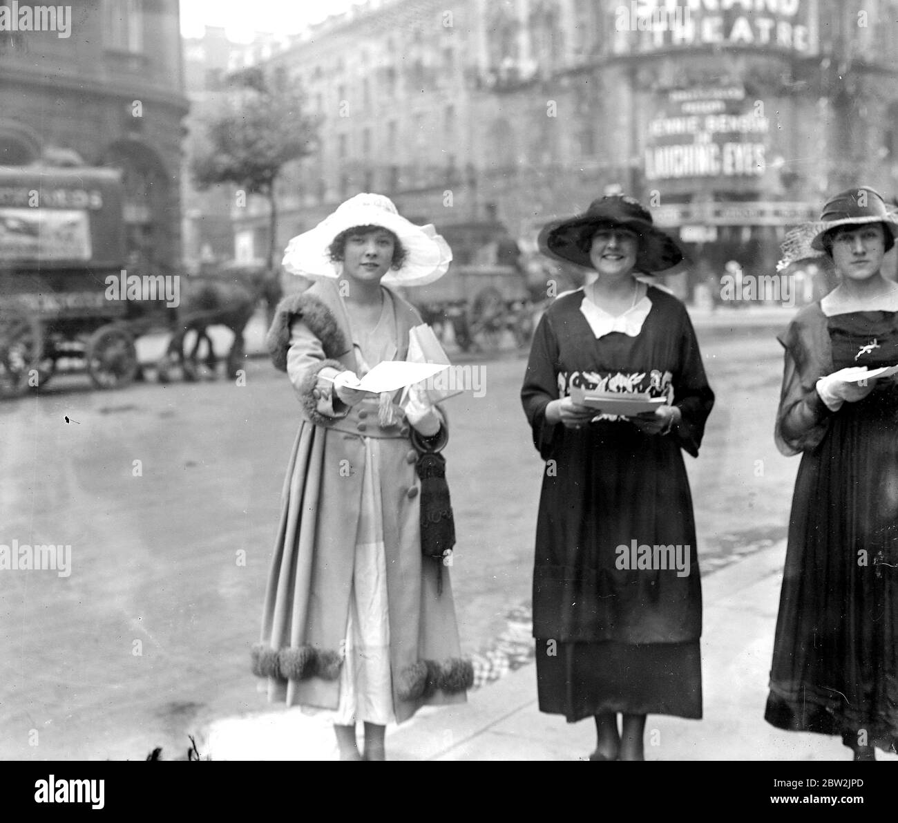 Gaiety girls selling Victory Loan. Miss Doris Benjamin (white hat ...