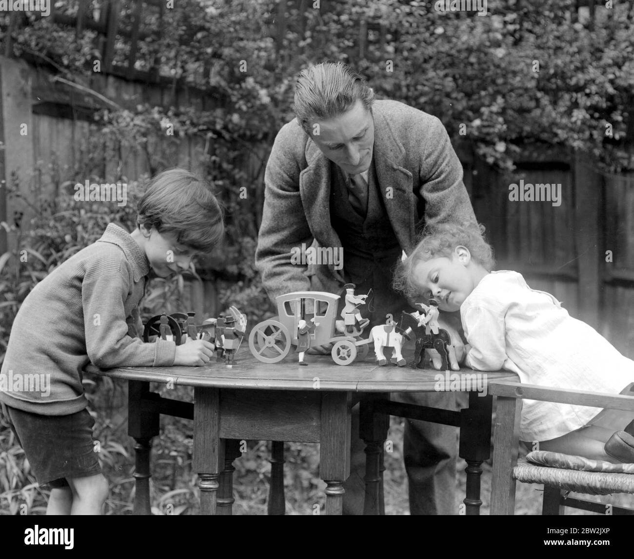 Artist Toymaker. Mr Hulme Beaman, an artist of Golder's Green gives up ...