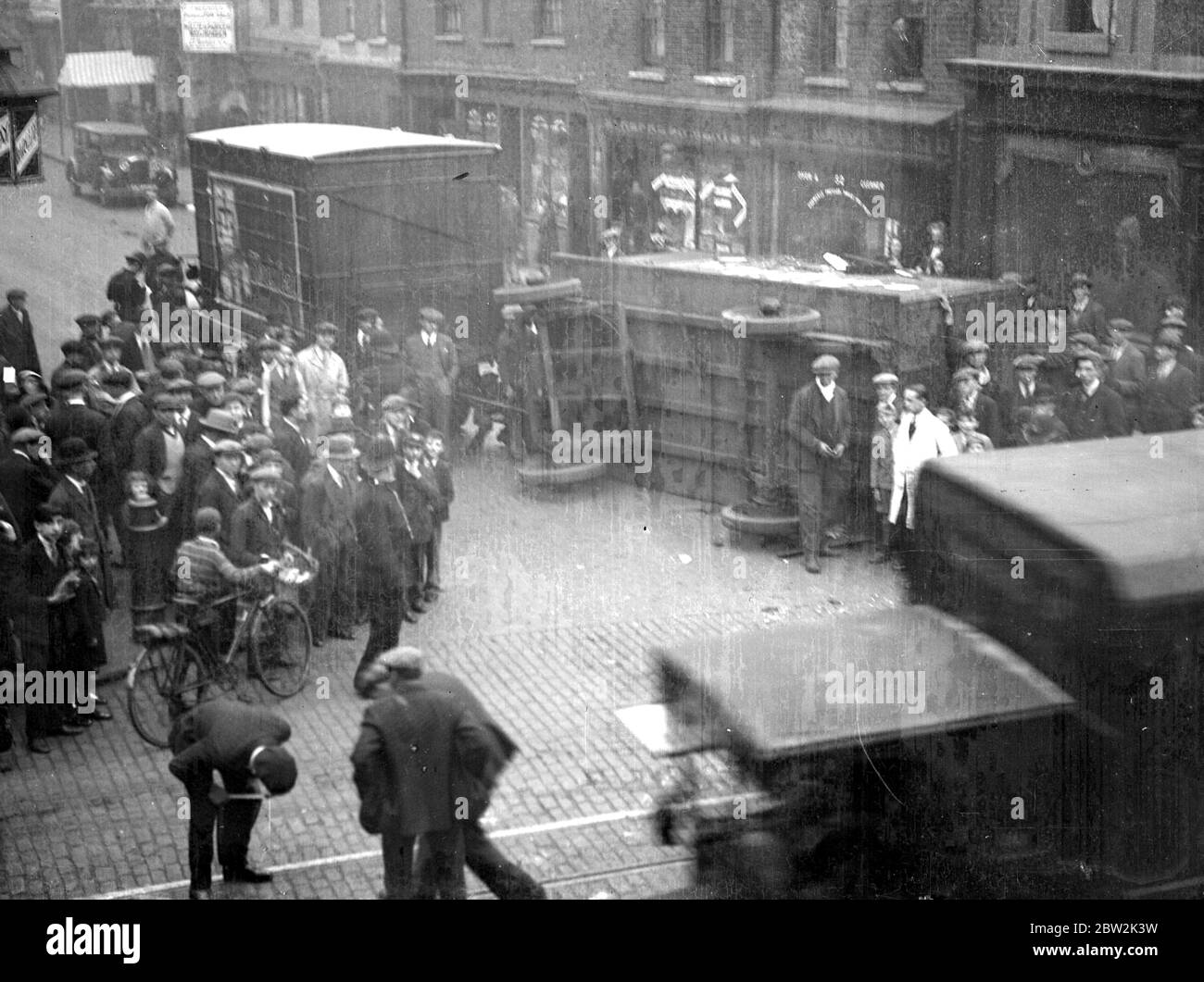 Crash on Leman Street, London. 1933 Stock Photo - Alamy