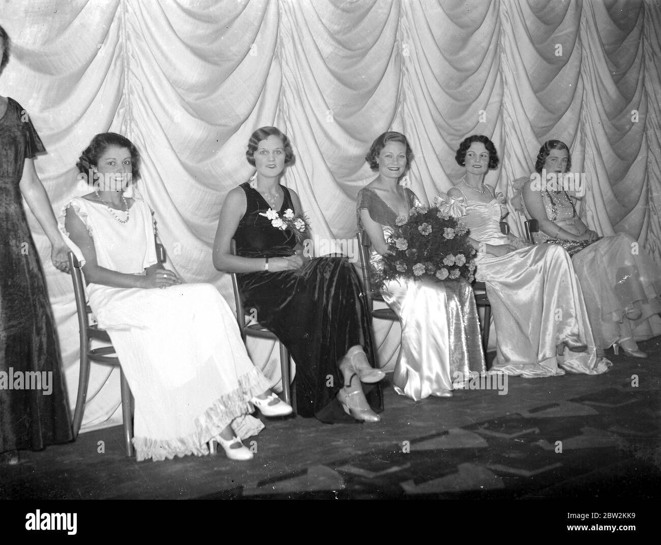 Women judging hi-res stock photography and images - Alamy