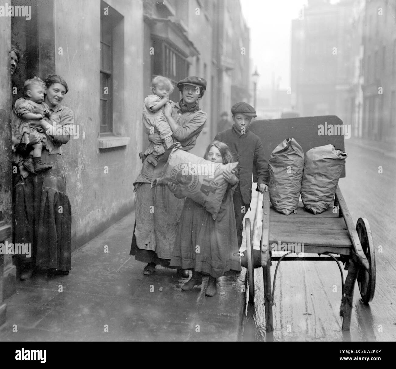 Archival poor family hi-res stock photography and images - Alamy