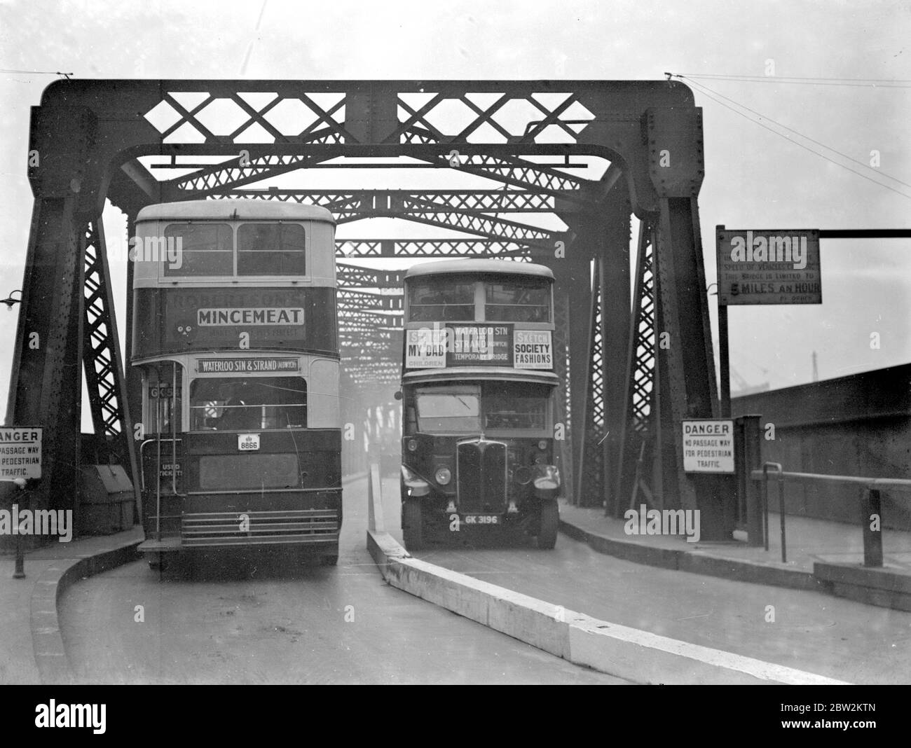Waterloo Bridge - Double bus service over the Temporary. 31 October ...