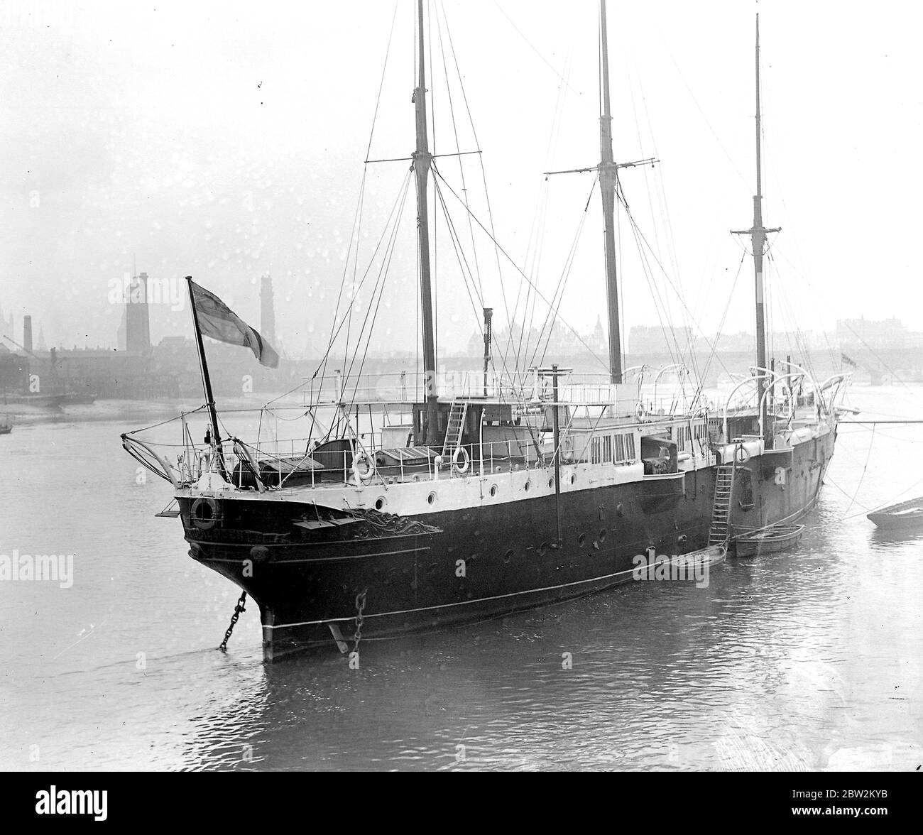 Hms london hi-res stock photography and images - Alamy