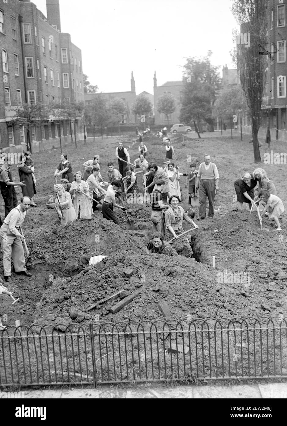 Road shovels Black and White Stock Photos & Images - Alamy