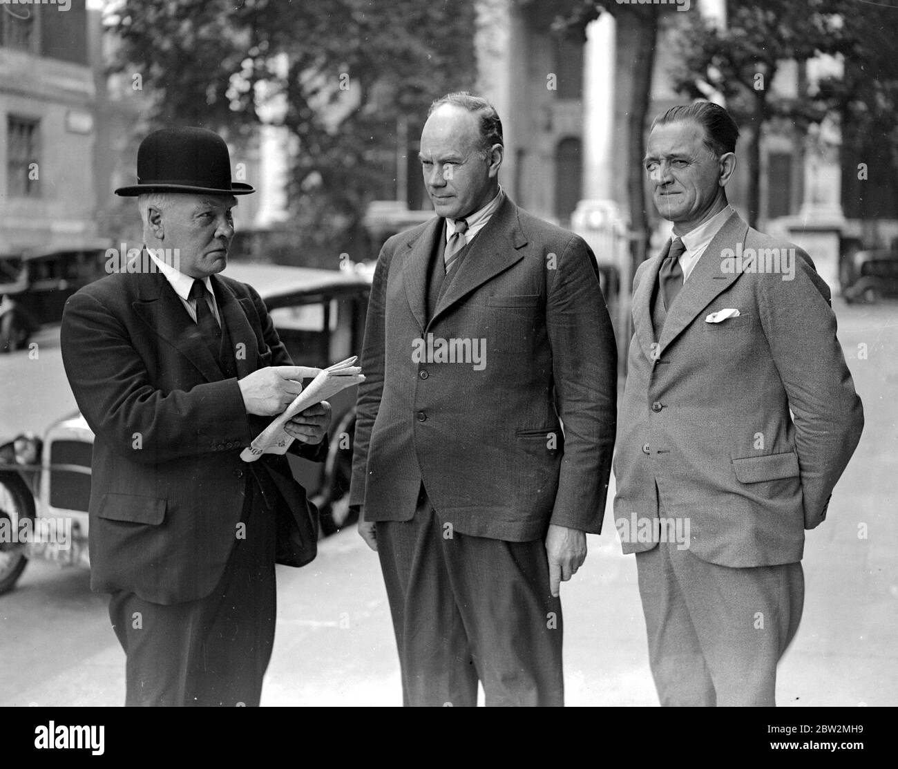 1930s house building britian hi-res stock photography and images - Alamy