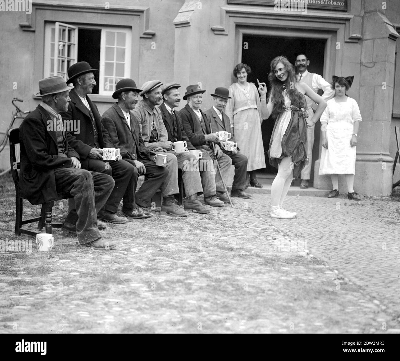 Miss Edna Maude, dancer , on holiday at Bridgewater. 1921 Stock Photo ...