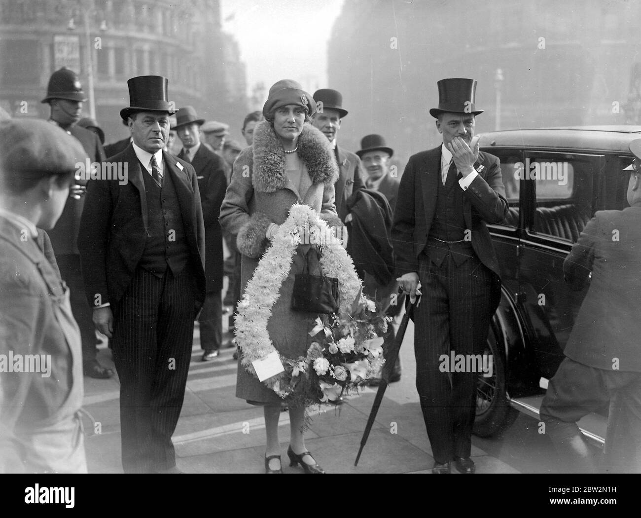 Trafalgar Day, Trafalgar Square, London. Commander Denniston (left) and ...