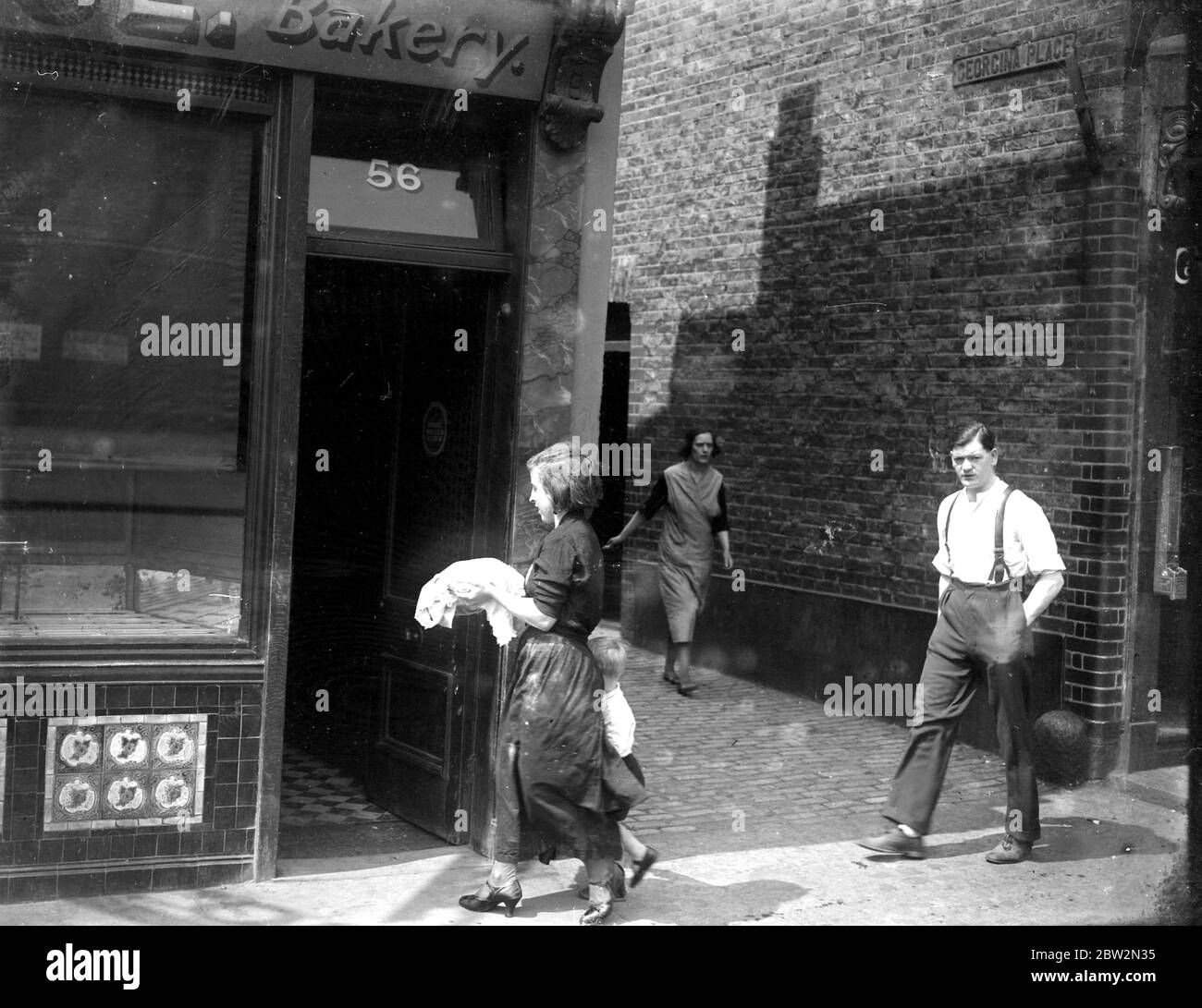 London bakery 1930s hi-res stock photography and images - Alamy