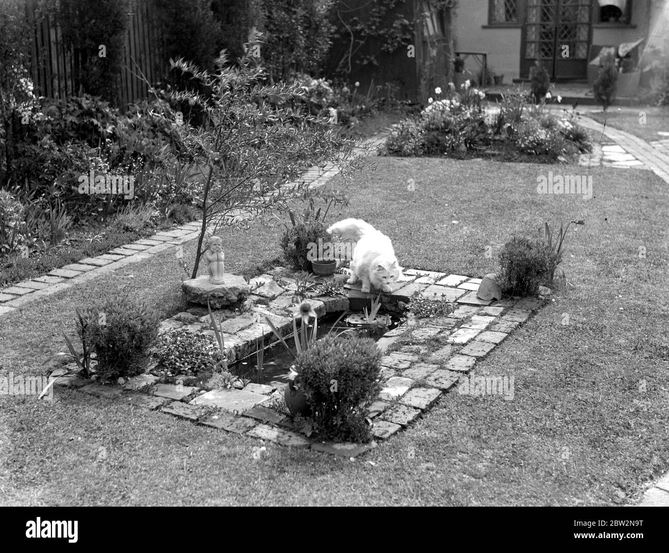 1920s garden hi-res stock photography and images - Alamy