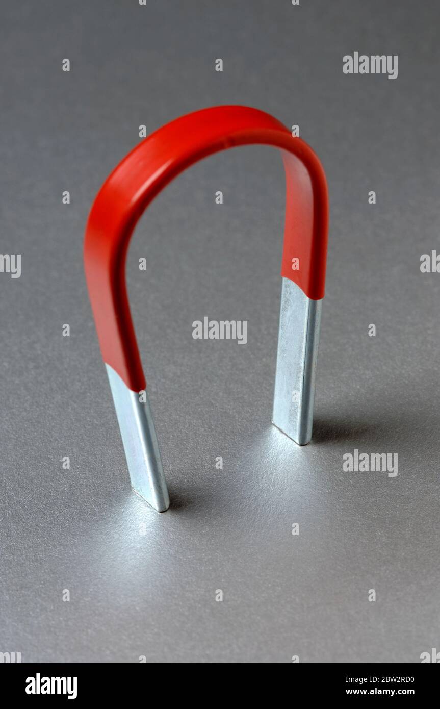 Horseshoe shape magnet hi-res stock photography and images - Alamy