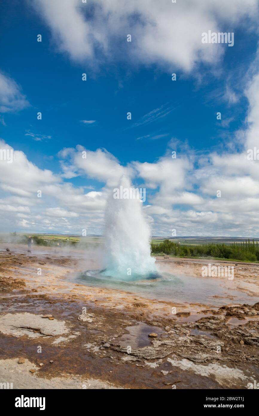 Exploding photos hi-res stock photography and images - Alamy