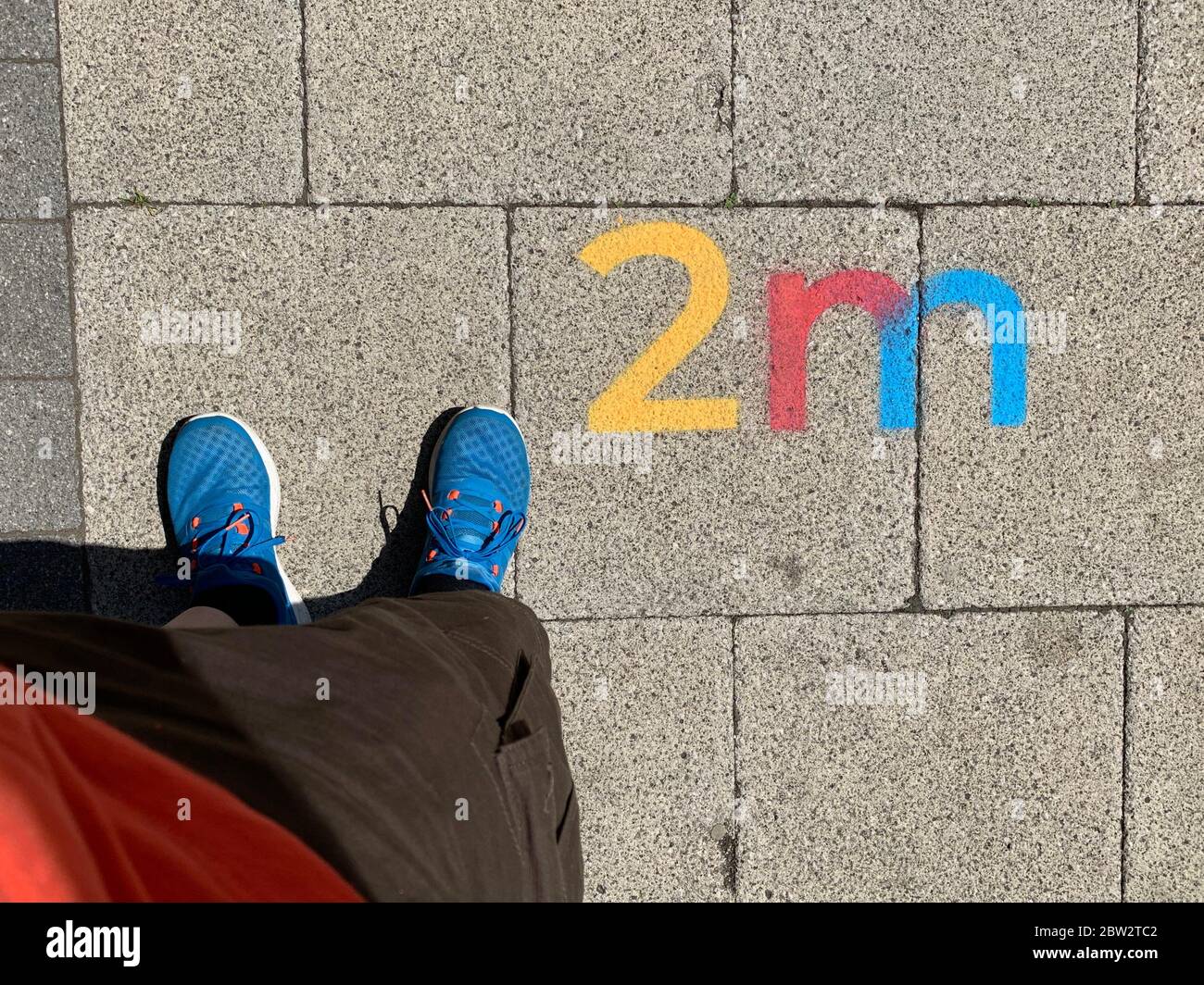 Social distancing 2 metres Stock Photo - Alamy