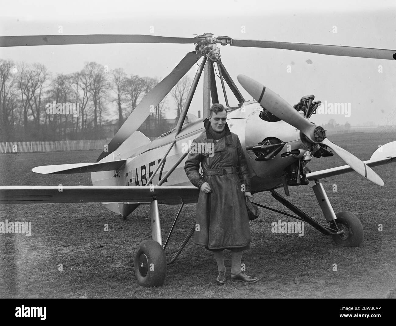 Pilot making ready hi-res stock photography and images - Alamy