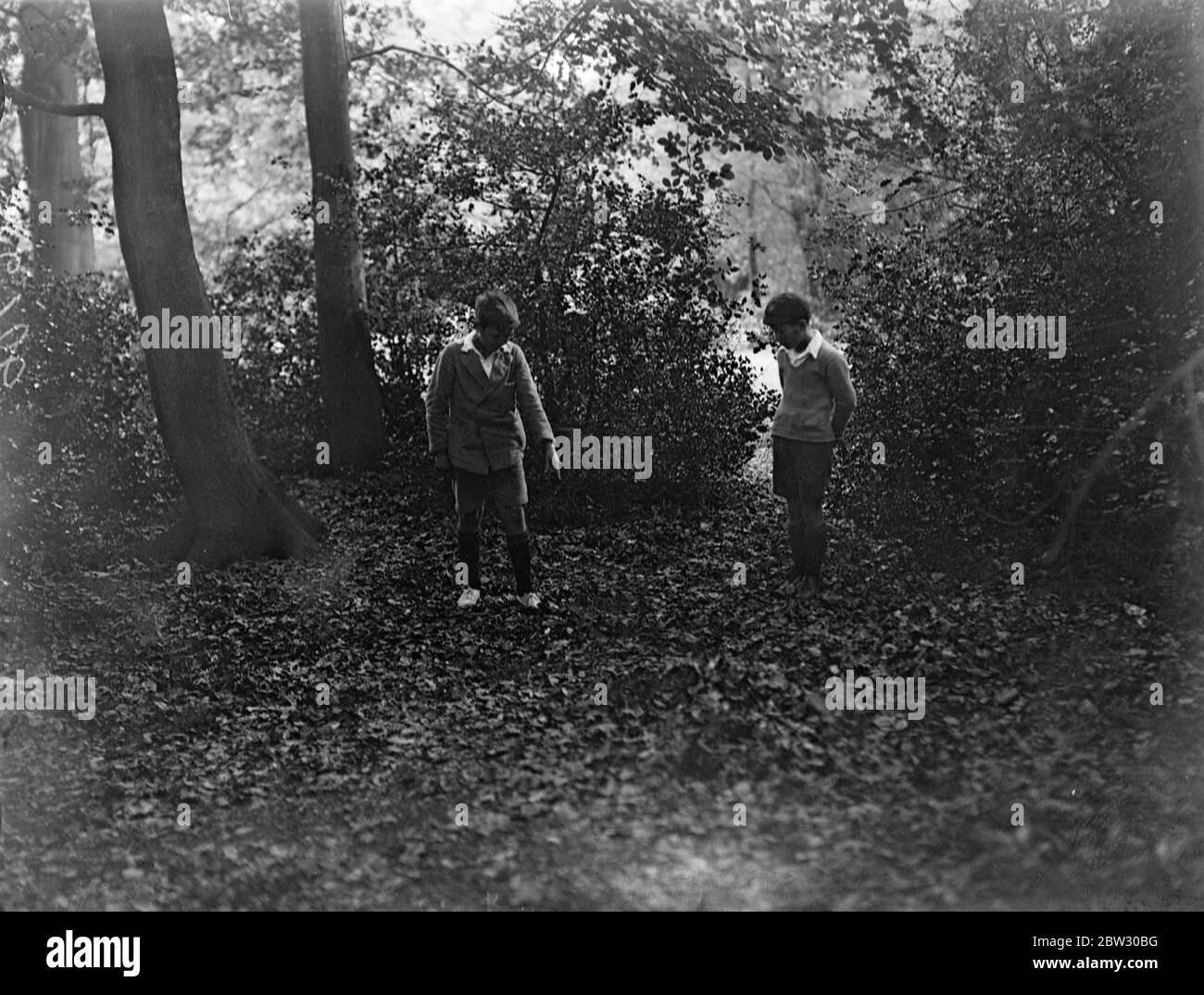 Murder mystery clues Black and White Stock Photos & Images - Alamy