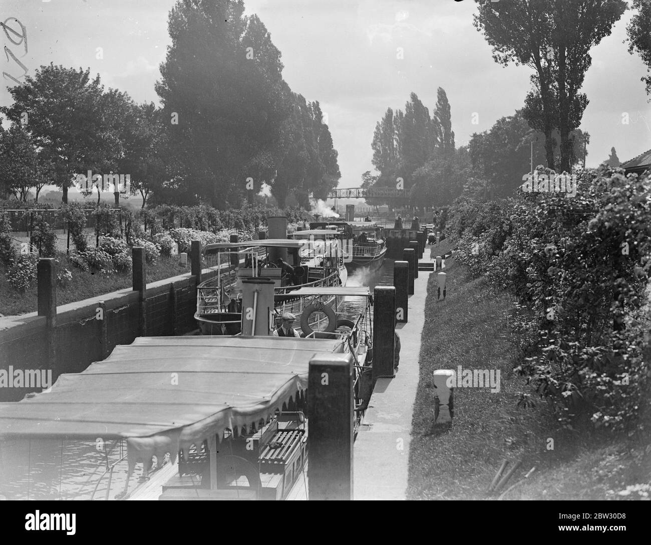 Teddington lock lock keeper hi-res stock photography and images - Alamy