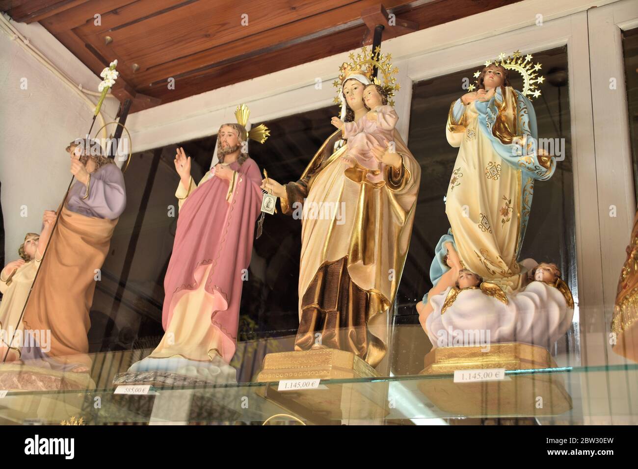 Religious statues for sale hi-res stock photography and images - Alamy