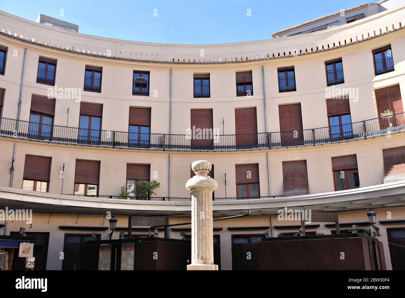 Round market hi-res stock photography and images - Alamy