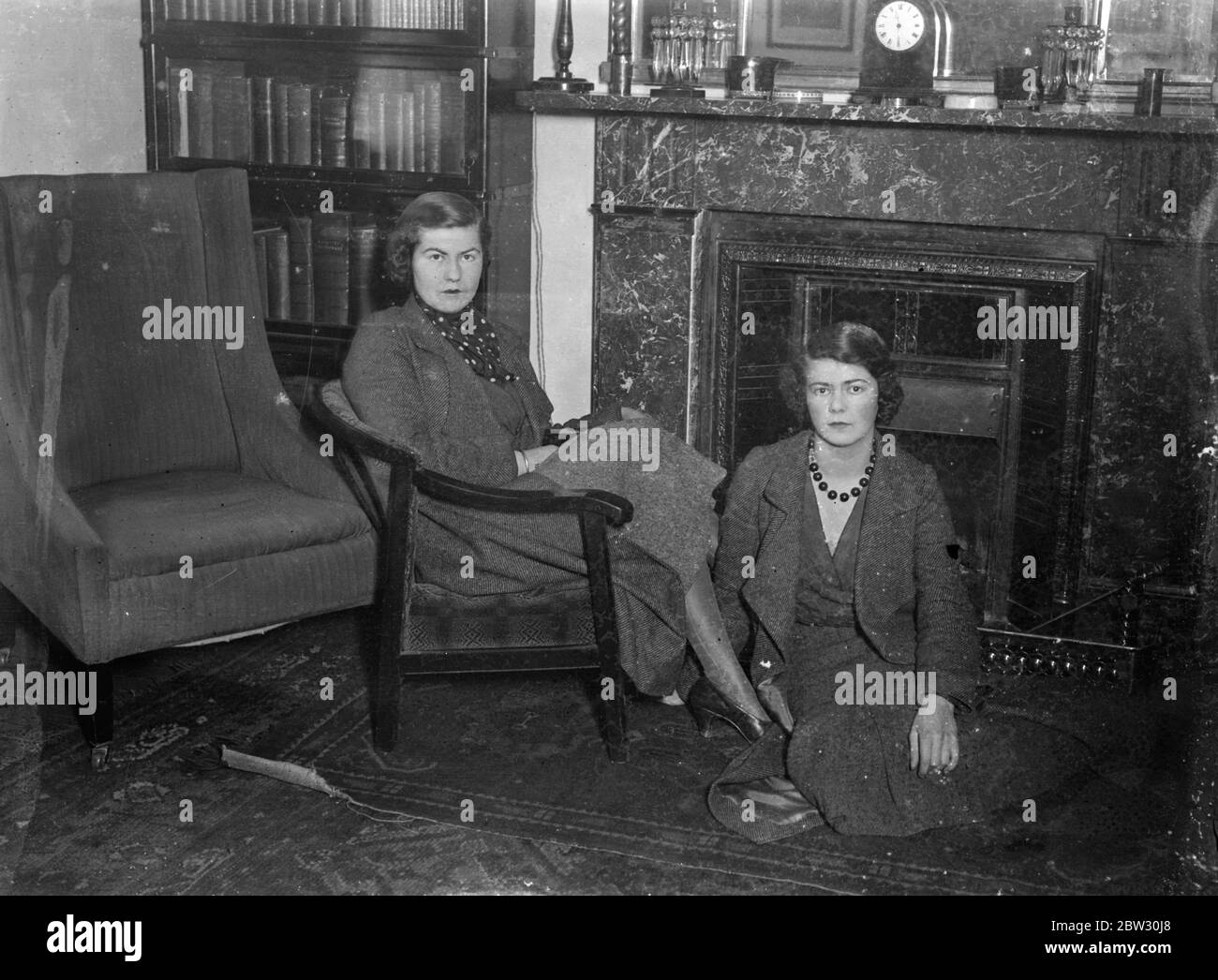 Debutant twins to baffle society . Miss Joan and Miss Diana Henry , the ...