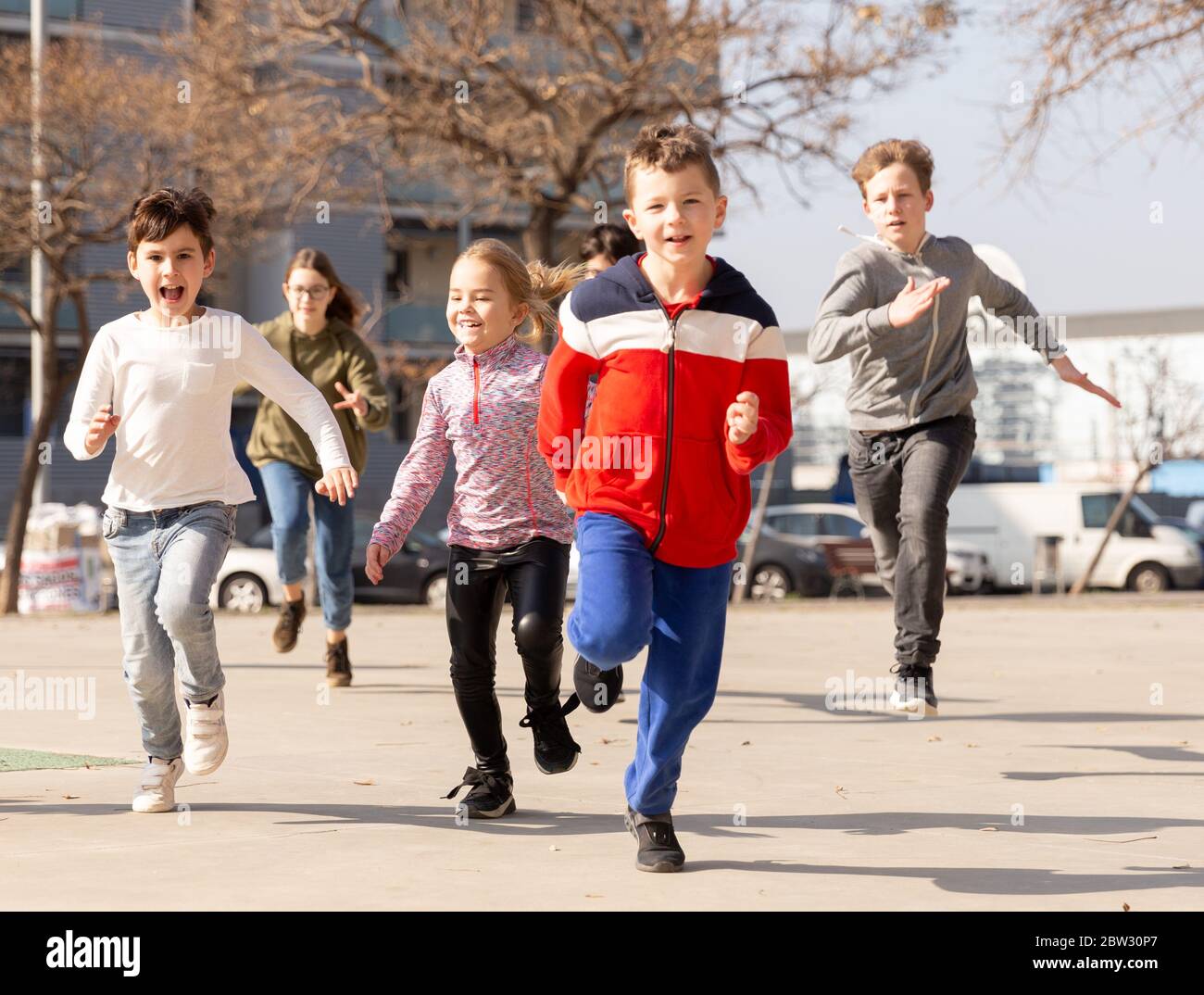 Group of children running down street hi-res stock photography and ...