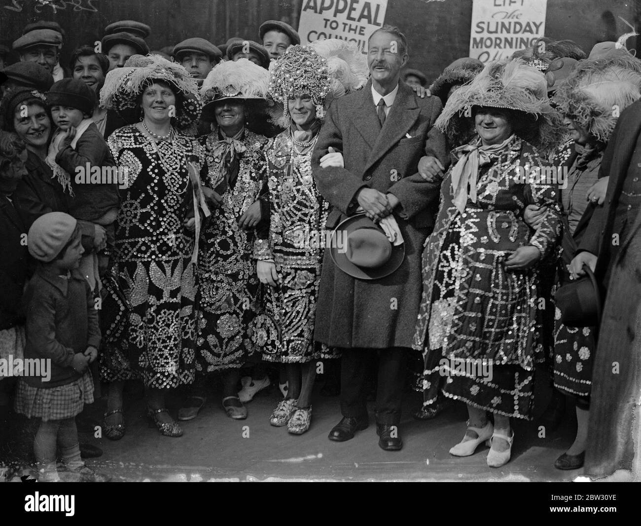 Trading lower Black and White Stock Photos & Images - Alamy