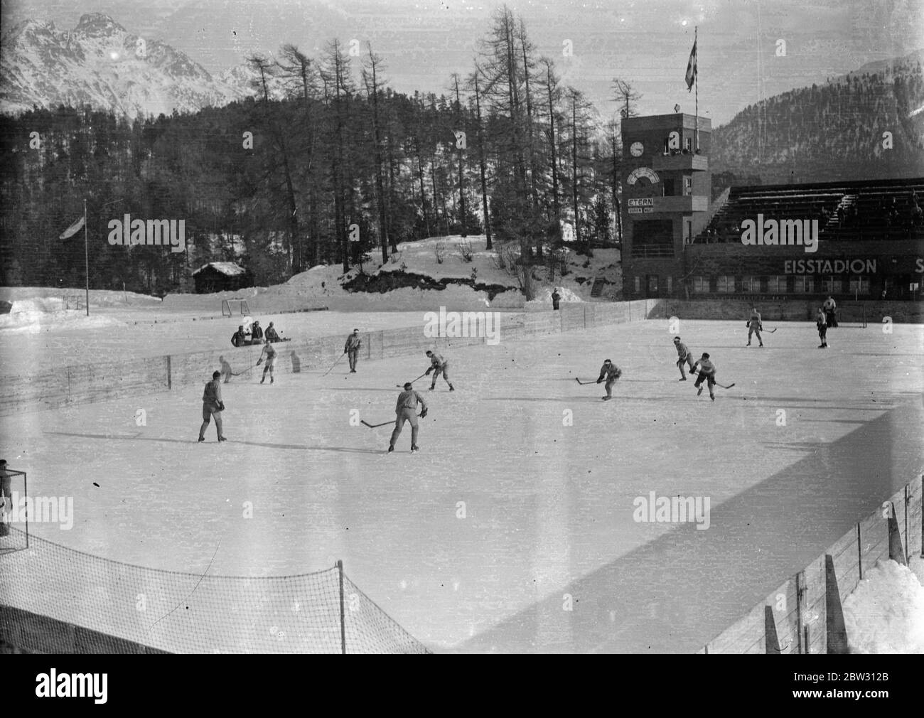 English hockey team in action at St Moritz . The Sussex hockey club met ...