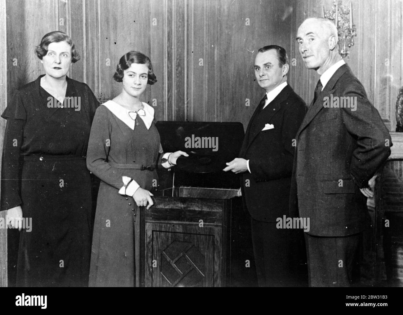 Widow and daughter of Caruso hear his voice once more . Mme Enrico ...