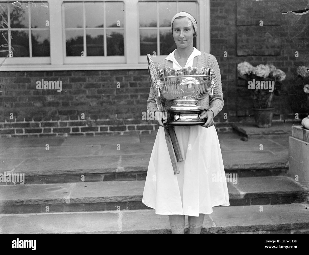 MissDorothy Round wins tennis championships at Roehampton . Miss ...