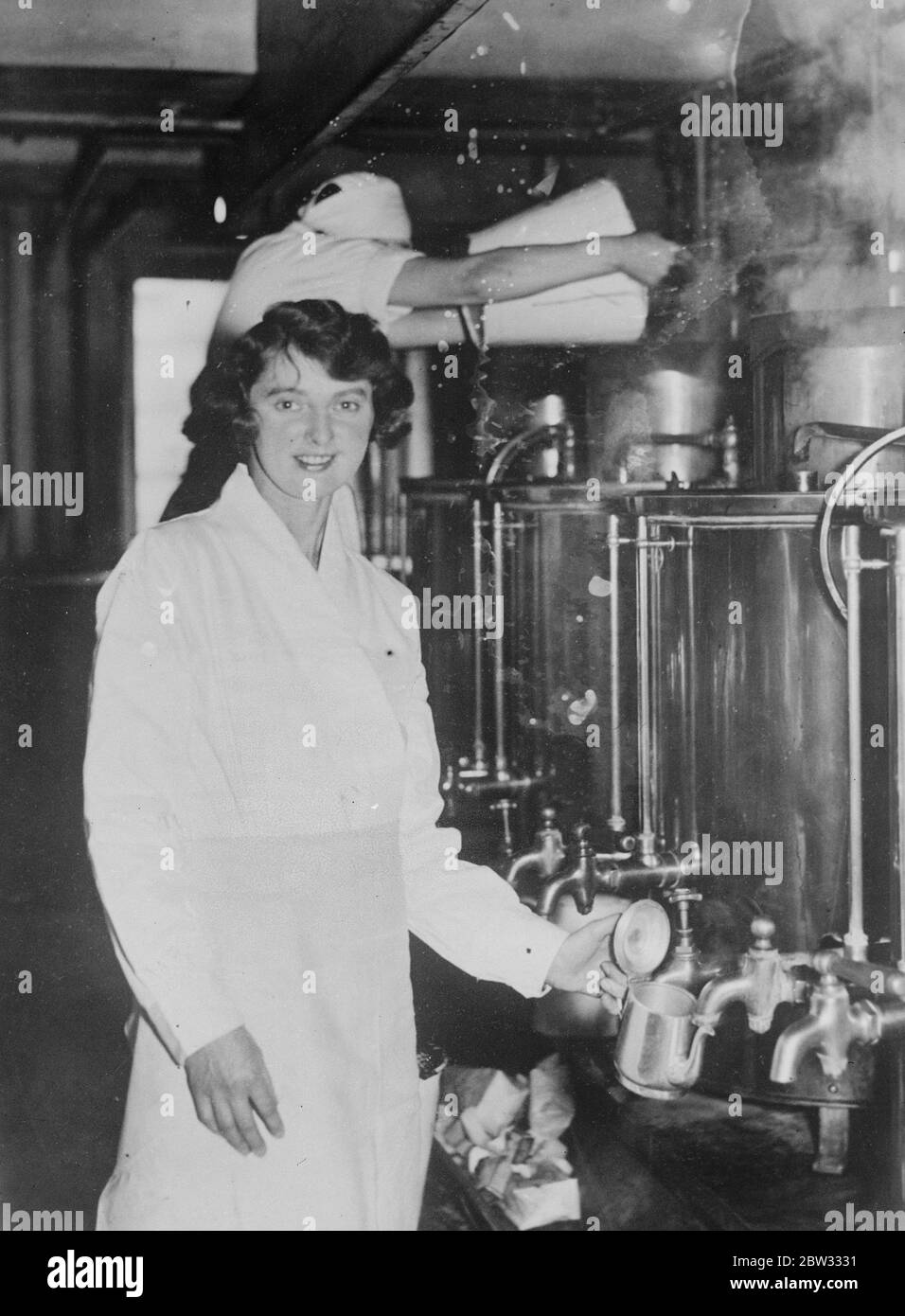 English woman tea taster demonstrates , how to make tea in copenhagen ...