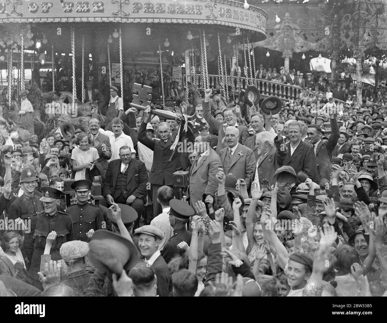 Three hundred year old fair opened on Three Kings , Green Mitcham ...