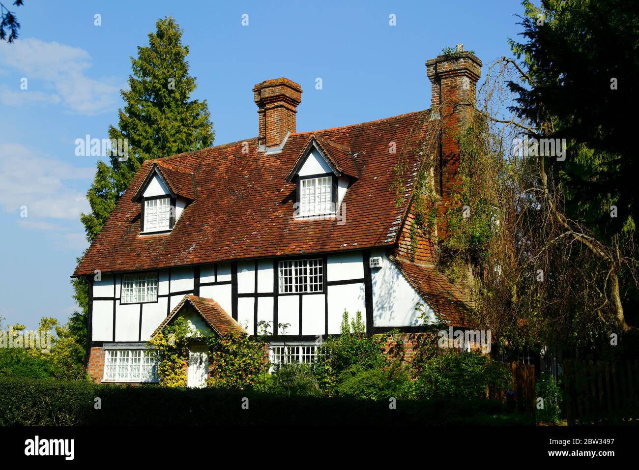 Timber frame dormer window hi-res stock photography and images - Alamy