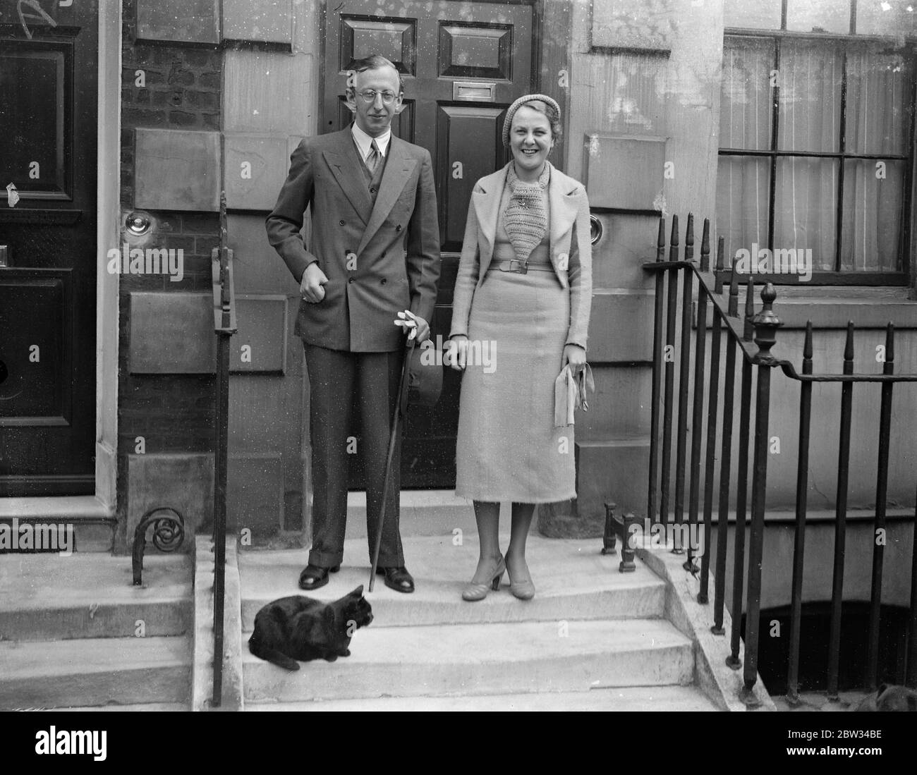 Surprise wedding of Prince and Countess in London . Prince Leopold of ...