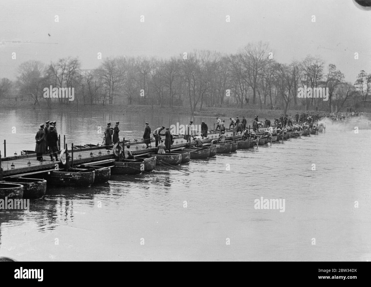 Soldiers building bridge Black and White Stock Photos & Images - Alamy