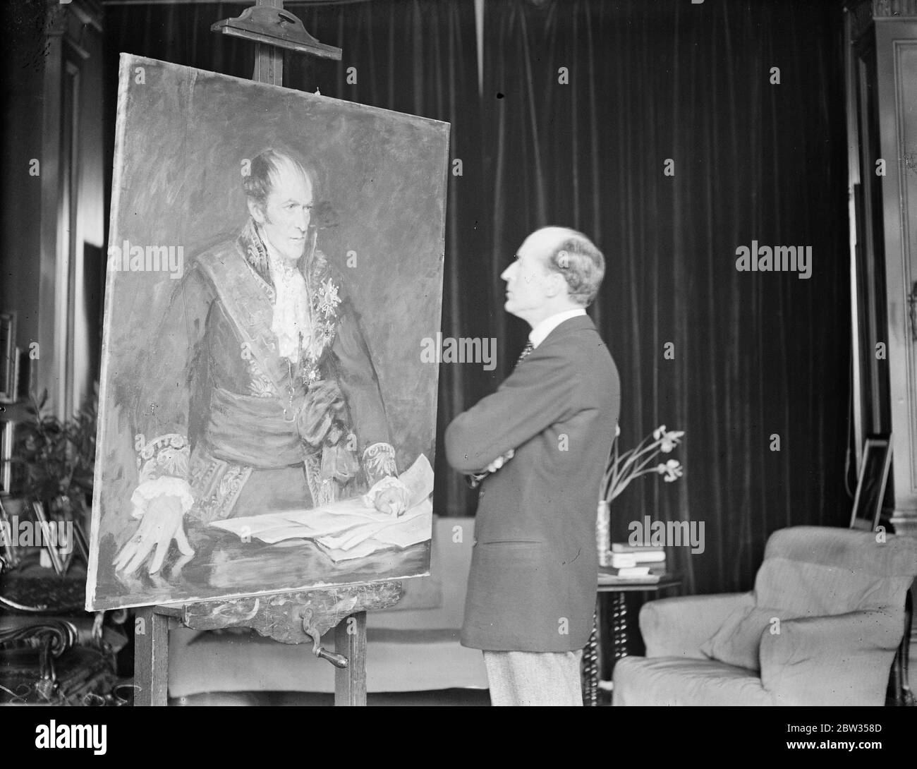Arthur Wontner sees himself as others see him . As he was leaving the ...