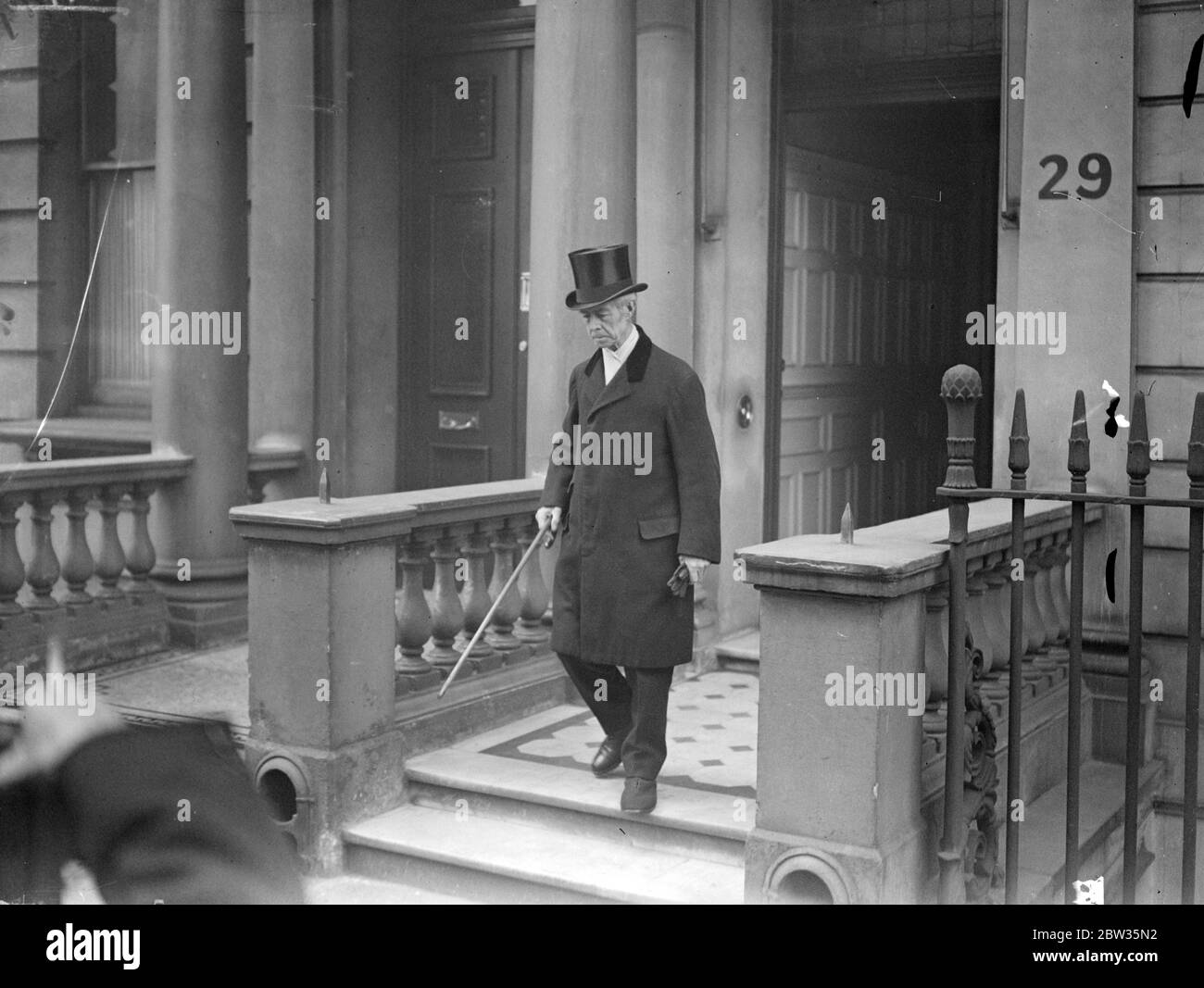 MR Justice Avory returns to the bench . Sir Horace Avory , who ...