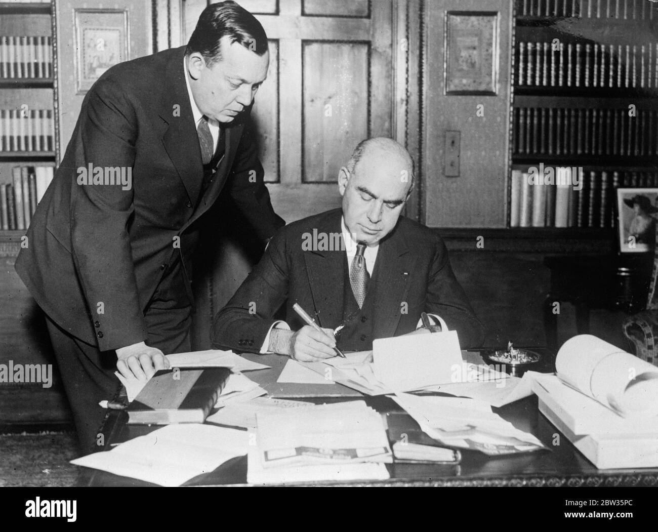 Banking crisis 1930s hi-res stock photography and images - Alamy